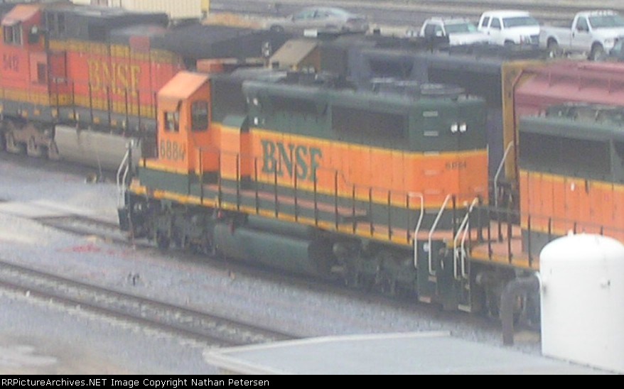 BNSF 6884